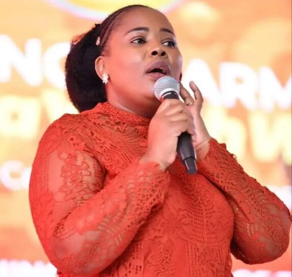 Who is Lebo Sekgobela? About her music, age and husband. - safrolebs