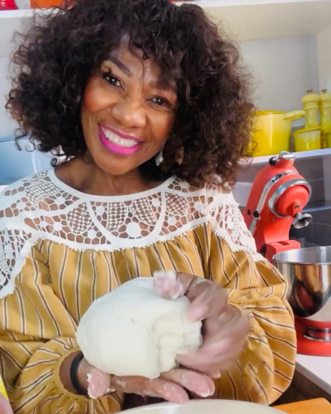 Who is Lucia Mthiyane? Know her age, bio, career, the Senzo Meyiwa ...