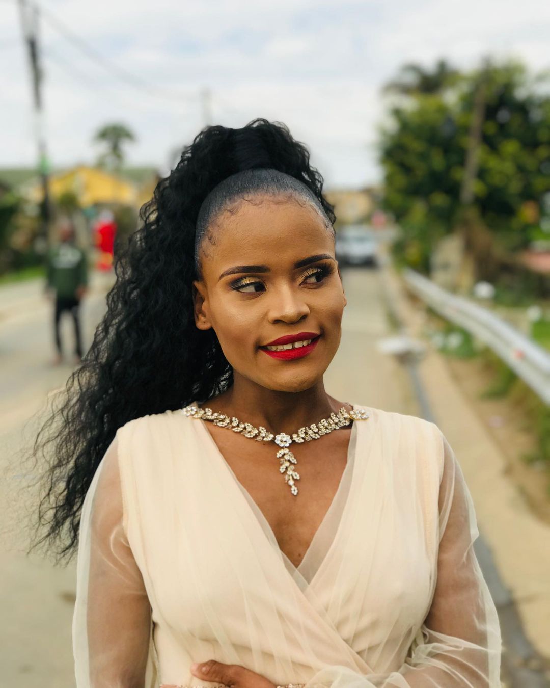 Olwethu Nolwazi Mavezi biography, Enhle from The Black Door - Southern ...