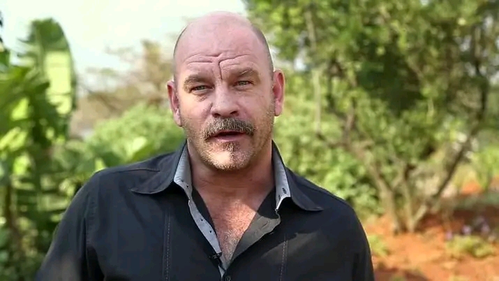 David James from District 9 Biography - safrolebs
