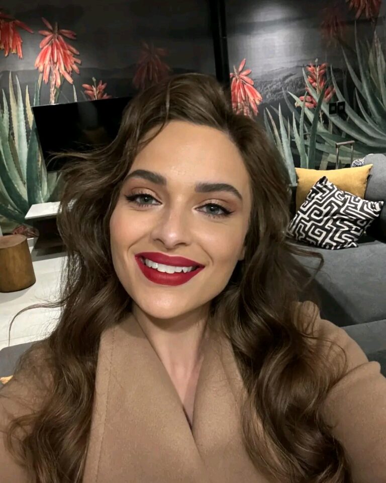 Who is Mia le Roux? Miss South Africa 2024 - Southern African Celebs